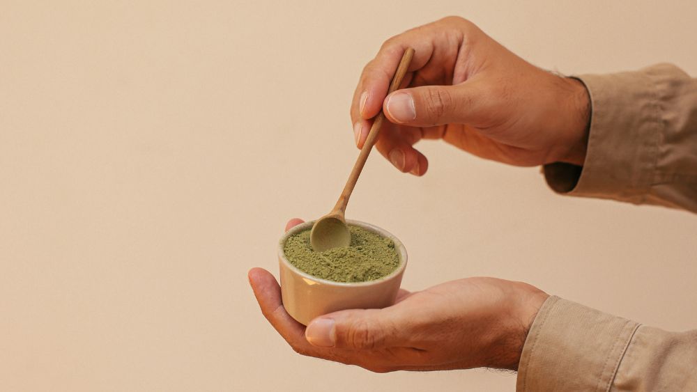 Nečekané způsoby, jak lidé využívají kratom - Michato.cz